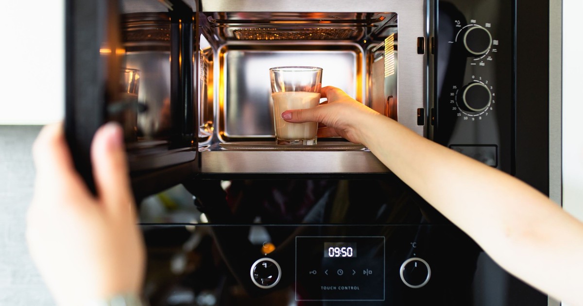 Ennyire veszélyes mikrohullámú sütőben vizet és tejet melegíteni: a ...